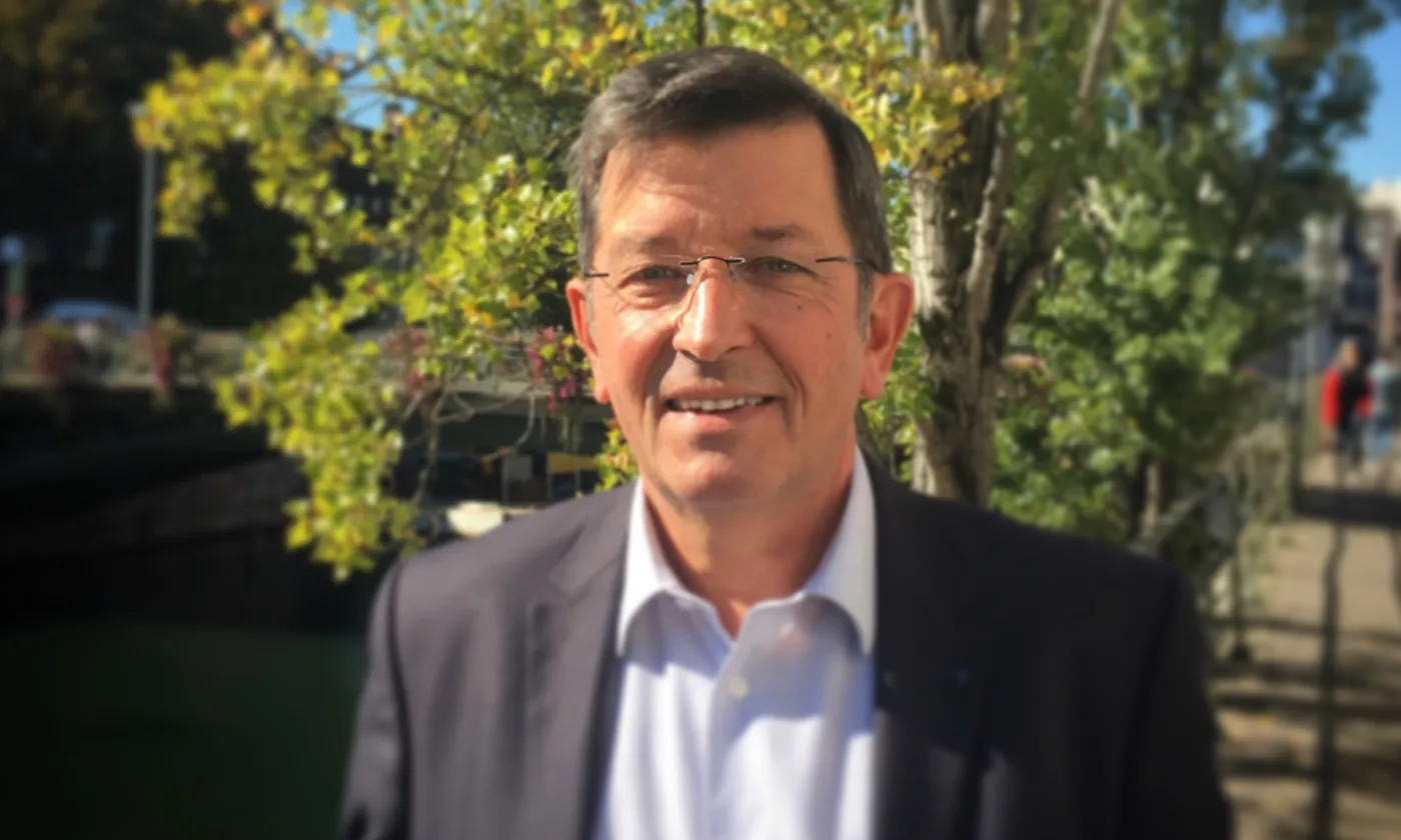 Sur le parvis avec Christian Albecker, président des Eglises d’Alsace ...